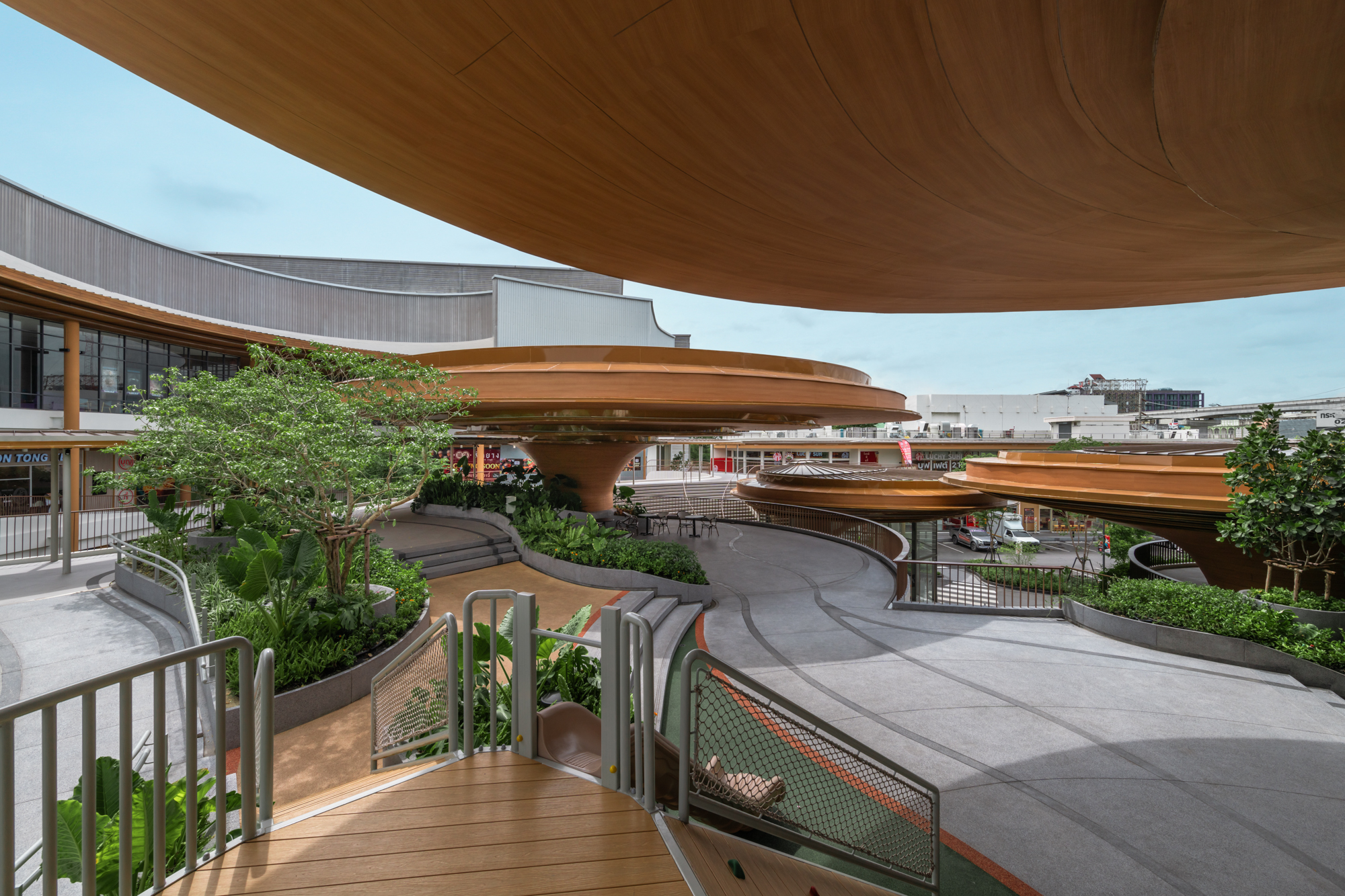 Charn at the Avenue - Integrated Field