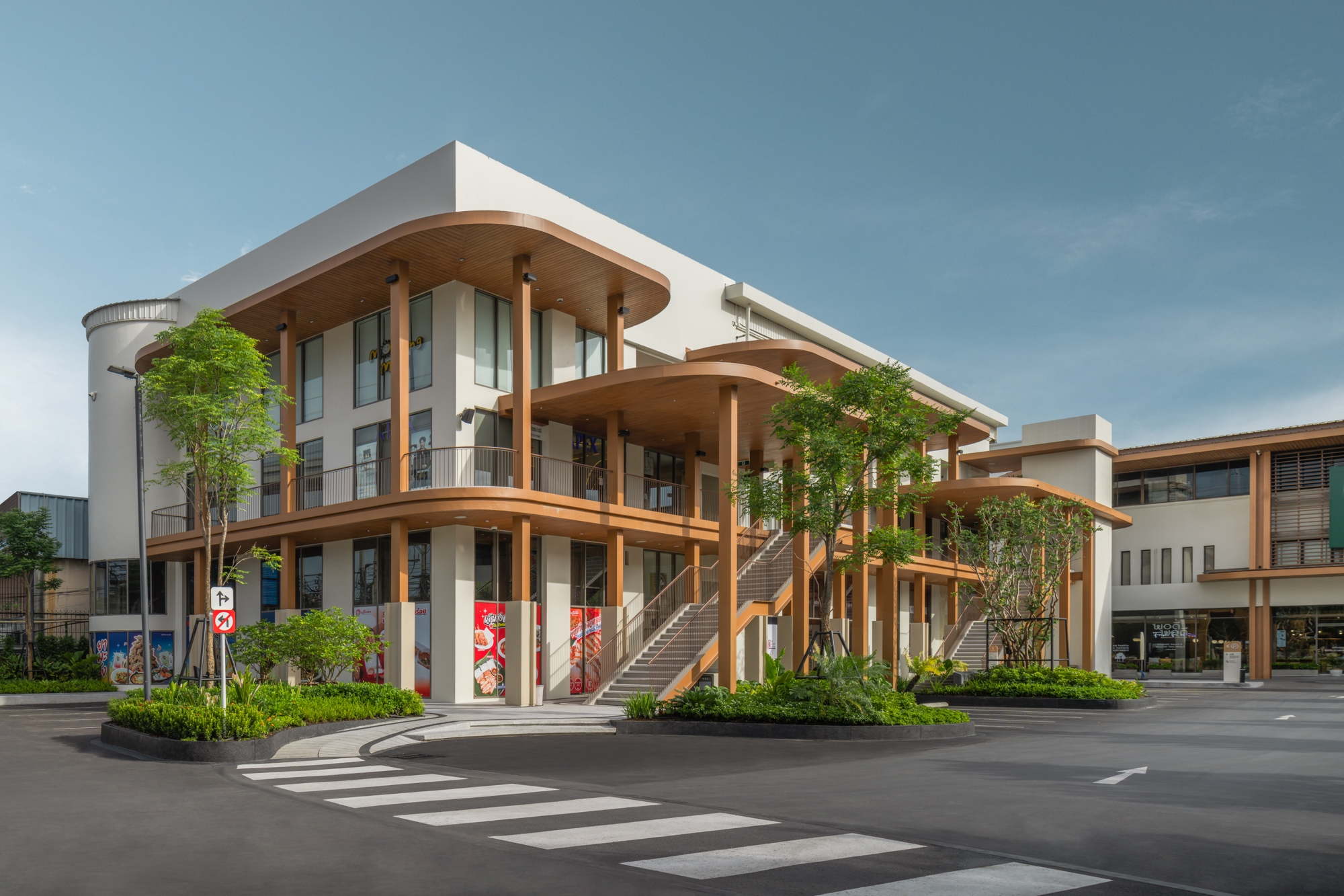 Charn at the Avenue - Integrated Field